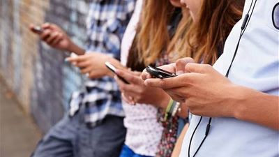 How Mobile Phones Have Changed Our Lives | Wrytin