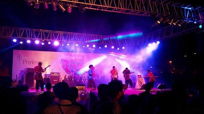 My Experience With College Festivals | Wrytin